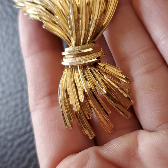 BSK | Jewelry | Vtg Bsk Brooch | Poshmark